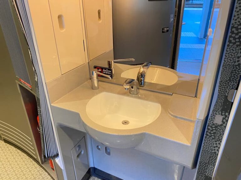 西九州新幹線かもめのトイレの場所はどこ？何号車にトイレがあるか紹介 - 電車のしおり